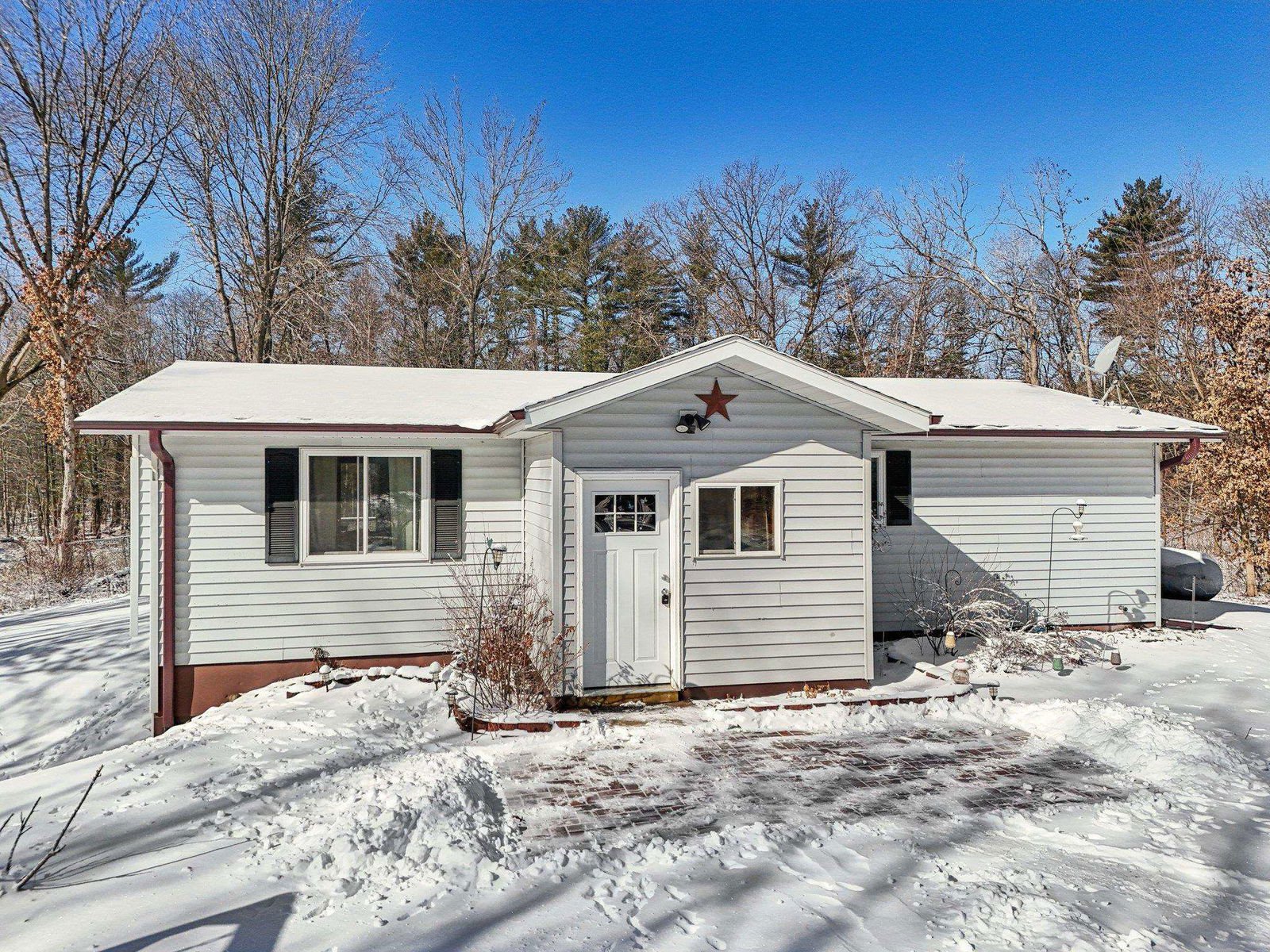 1596 County Road J, Adams, 53934