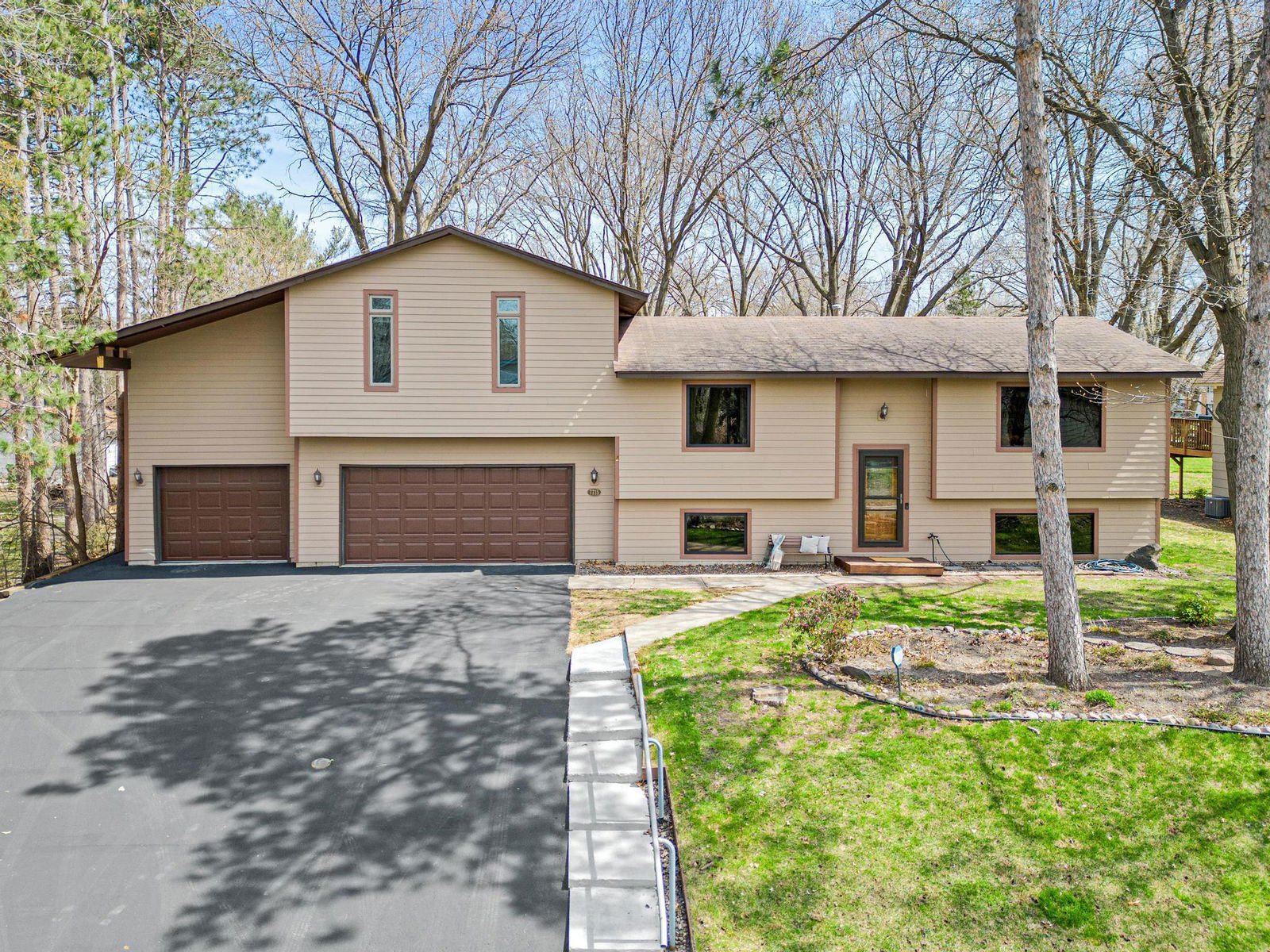 7715 Edgewood Drive, Mounds View, 55112