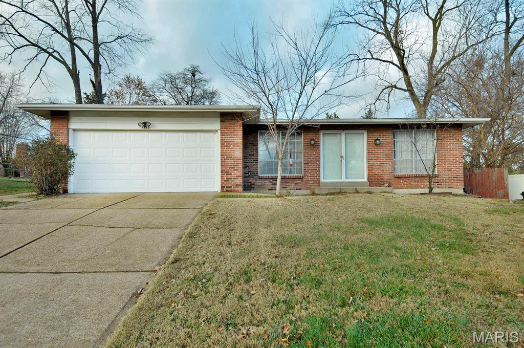 4753 Titan Ct, Mehlville, 63128