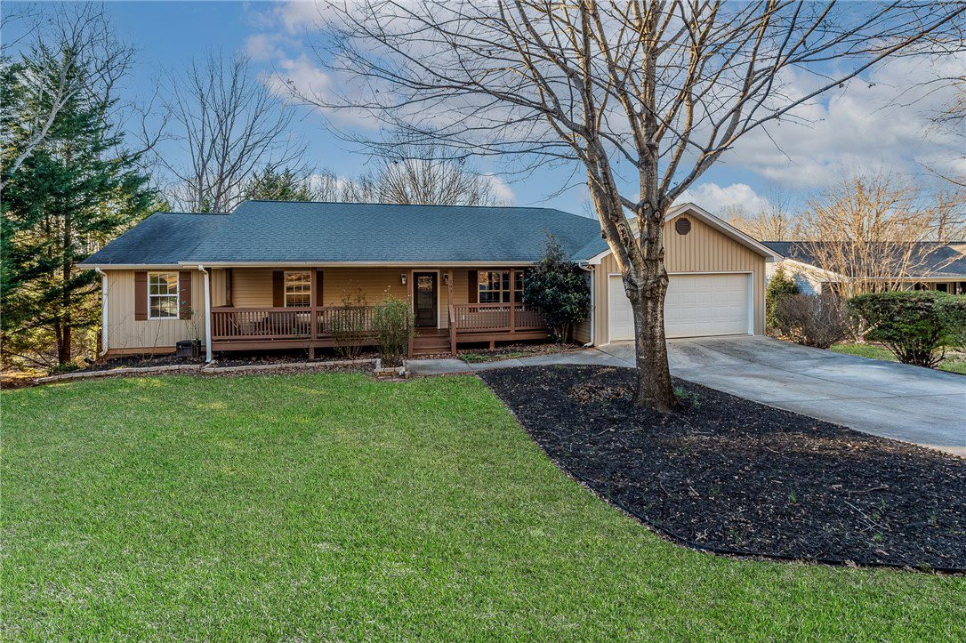 203 Dodgins Lane, Seneca, Seneca 29672