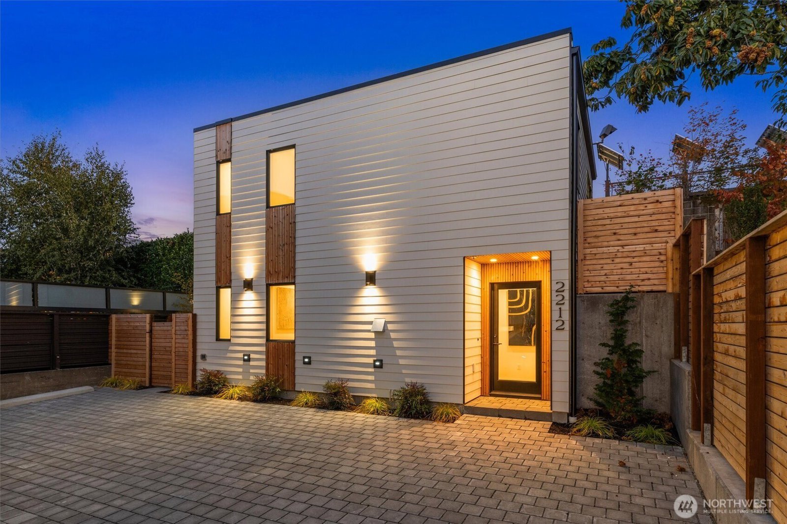2212 Broadway E, Seattle | MLS# 2448366 | Skyline Properties, Inc ...