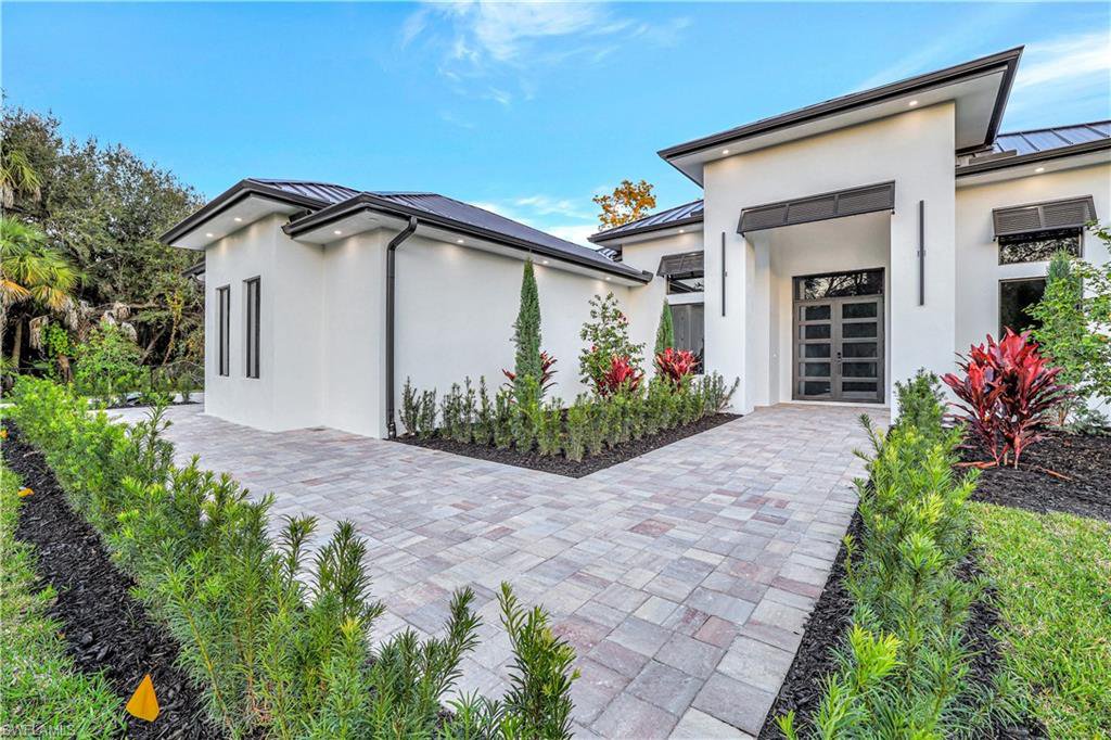 Naples FL Real Estate - 264 13TH ST NW, Naples, FL 34120 - Realty One ...