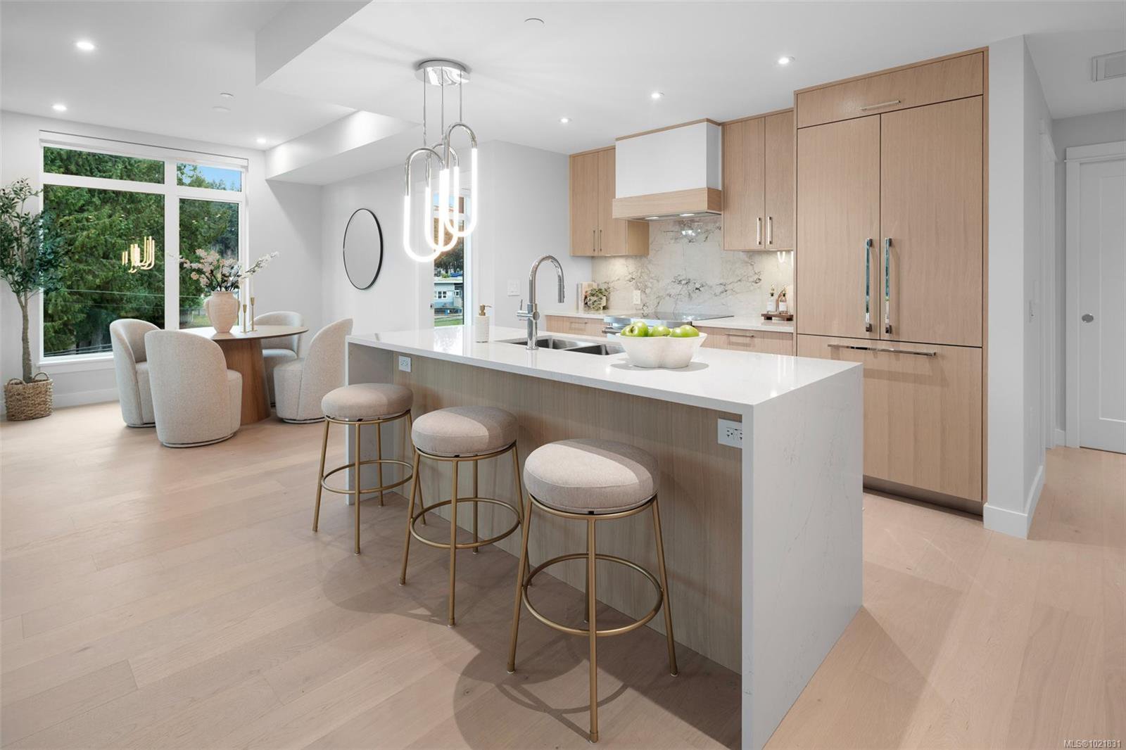 5229 Cordova Bay Rd Unit #206, Saanich, V8Y 2L1