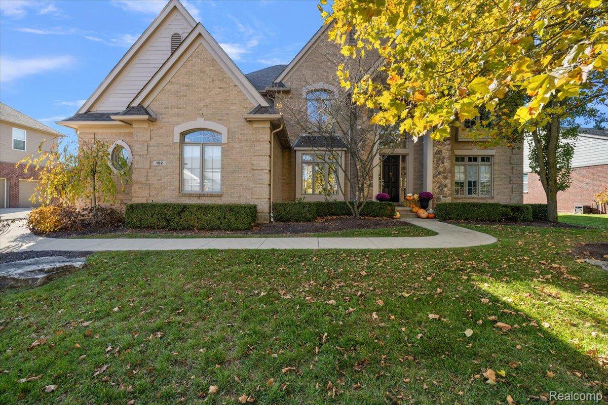 192 Greenan Ln, Orion Charter Township, 48362