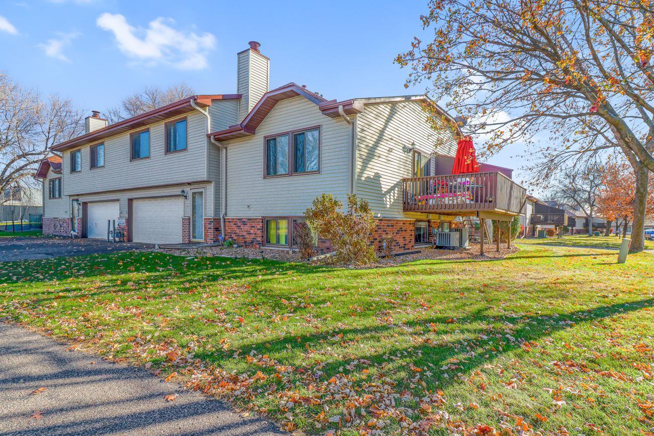8576 S Maplebrook Circle, Brooklyn Park, 55445